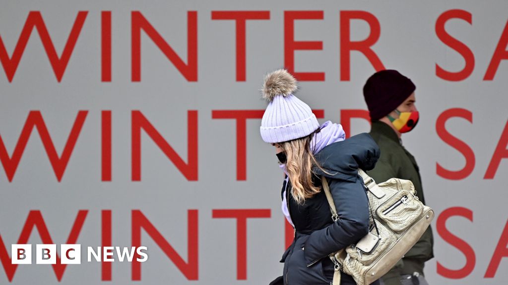 Covid: PM acted 'decisively' on England lockdown - Sunak - BBC News