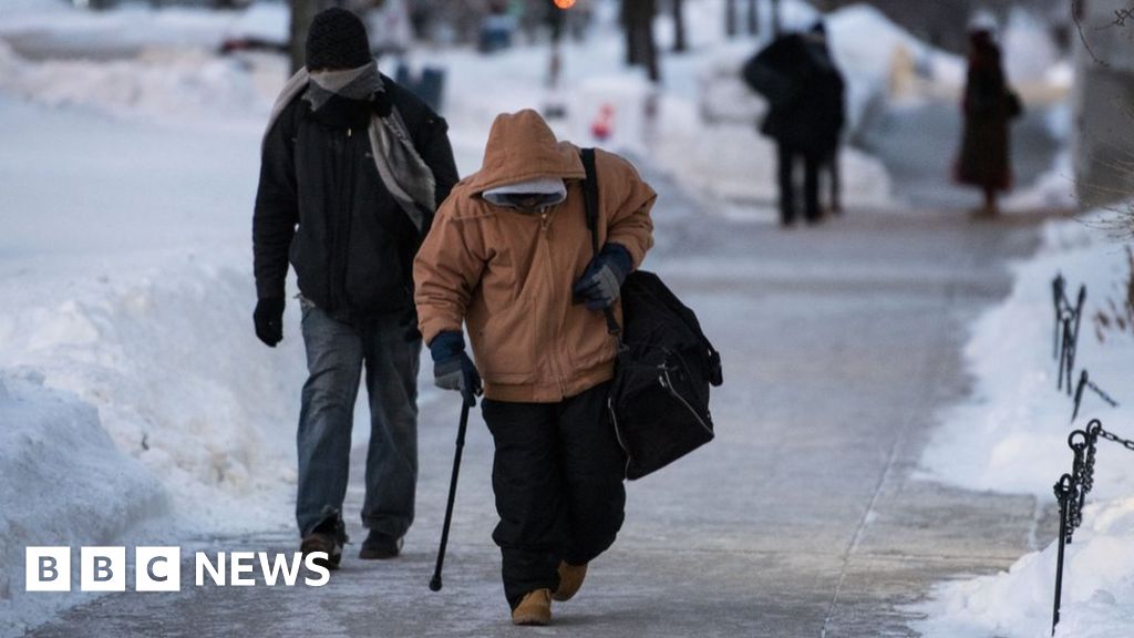 The acts of kindness melting hearts in the polar vortex - BBC News