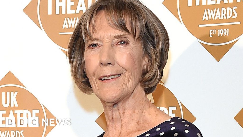 Dame Eileen Atkins: Actresses 'must work harder' to succeed - BBC News