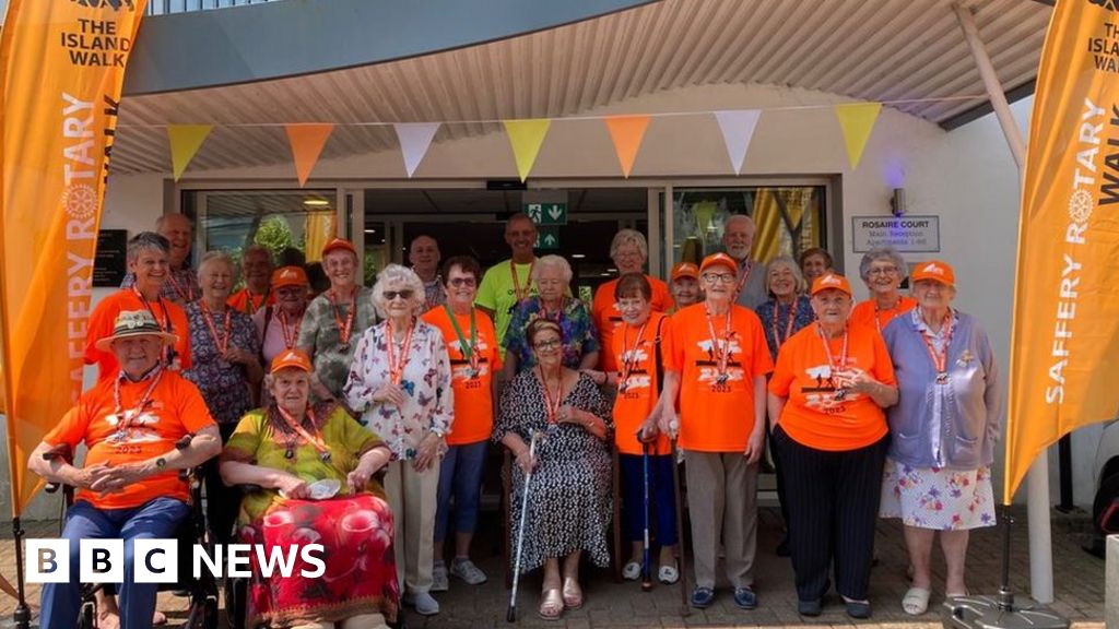 Guernsey care home residents walk 59 miles for charity - BBC News