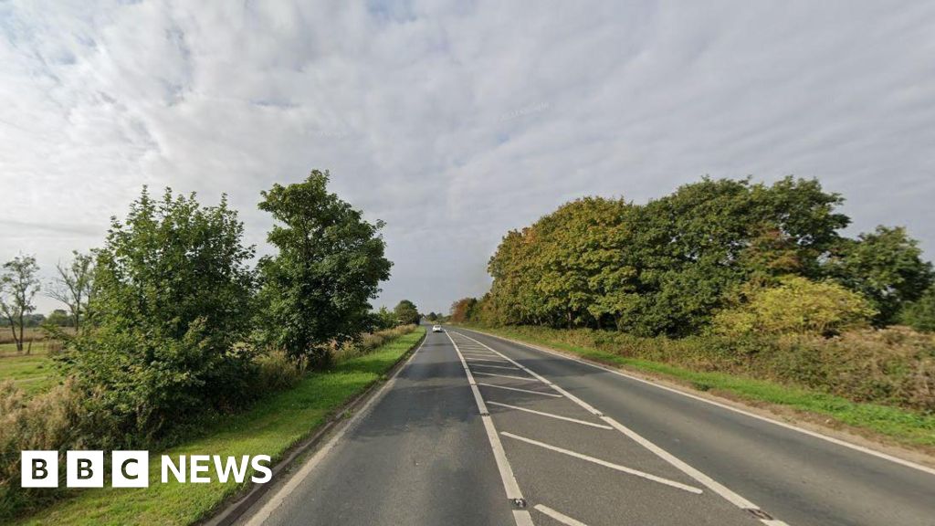 Man taken to hospital after car hits tree in Gilberdyke