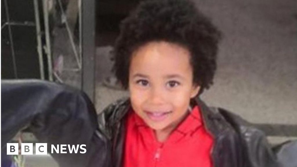 Hackney: Mother accused of murdering son, 4, sobs in court - BBC News