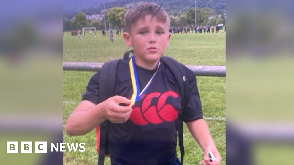 Car that fatally injured boy failed to stop - inquest - BBC News