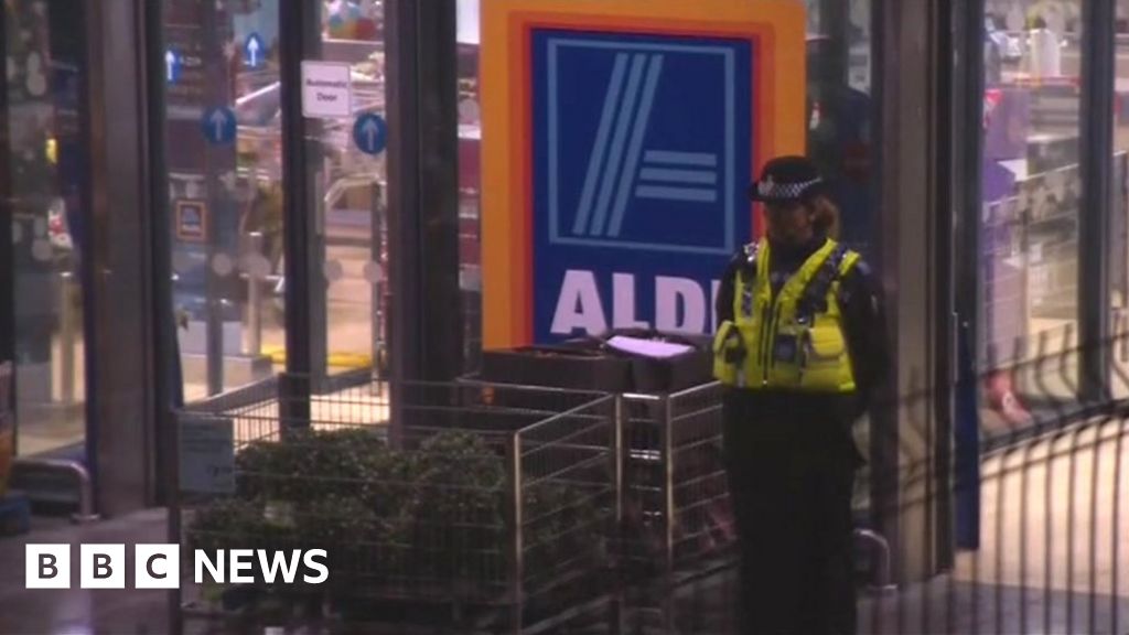 Aldi stabbing: Woman dies in Skipton supermarket attack - BBC News