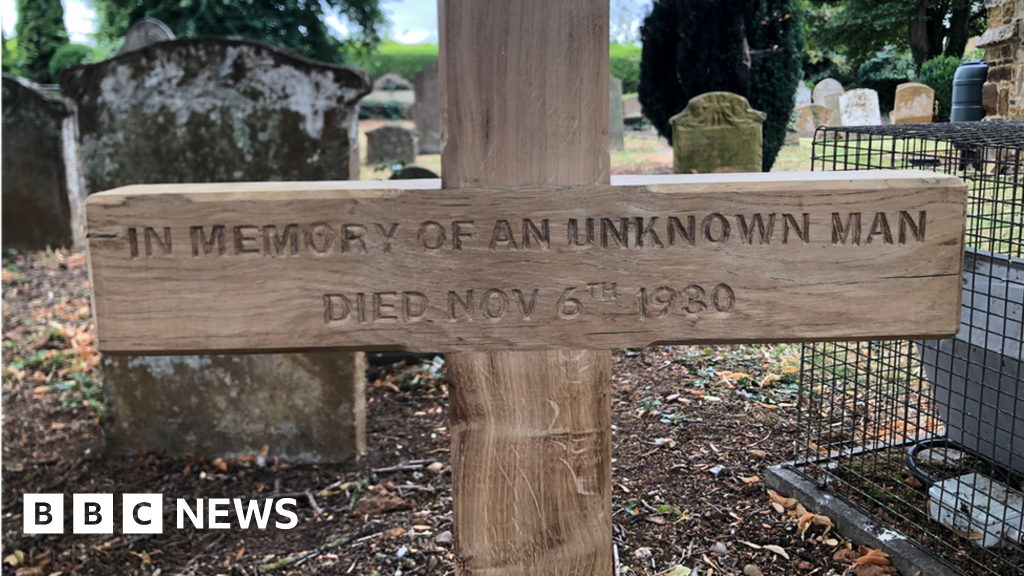 New cross marks grave of unidentified Alfred Rouse victim - BBC News