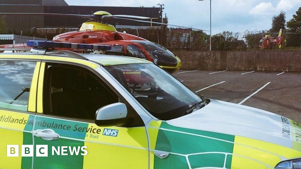 A45 coach crash: Man dies in collision with car near Meriden - BBC News