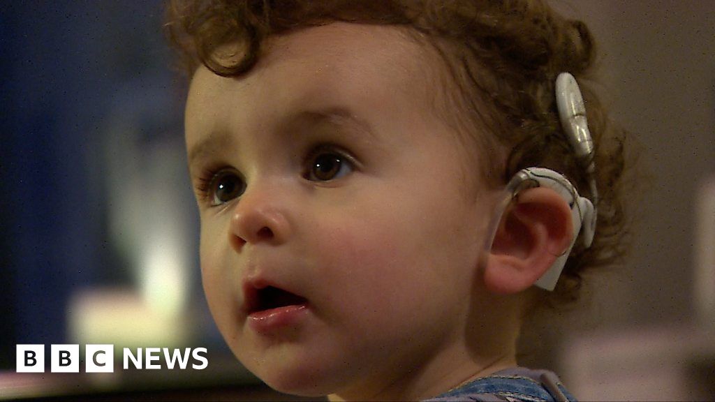 Deaf children: Parents feel let down over daughter