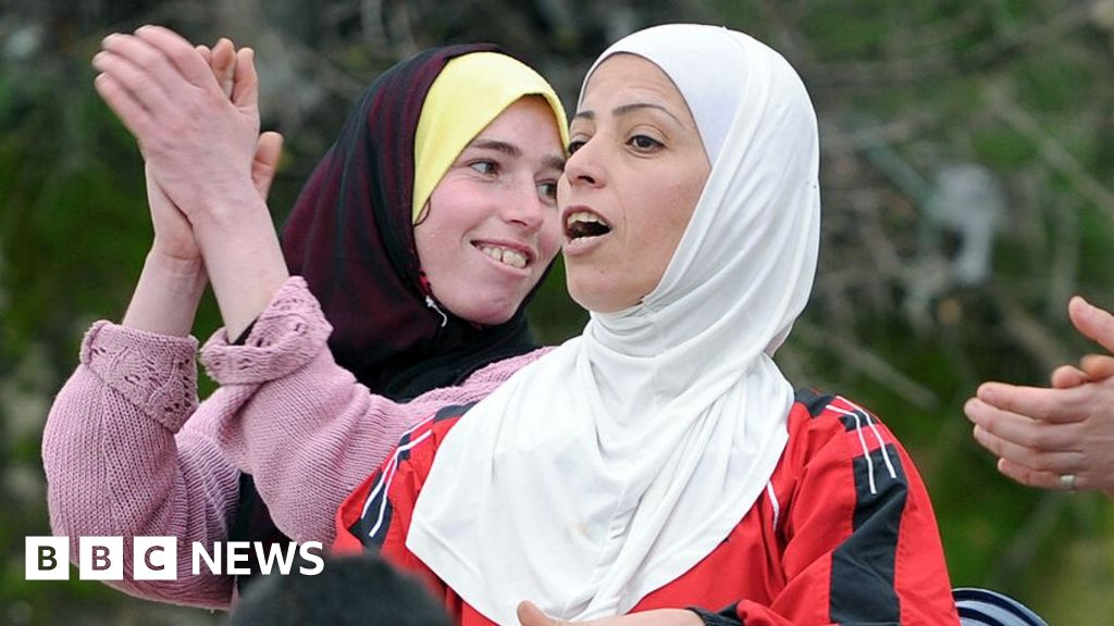 Idlib before the war: Carpets, olives and handcrafts - BBC News