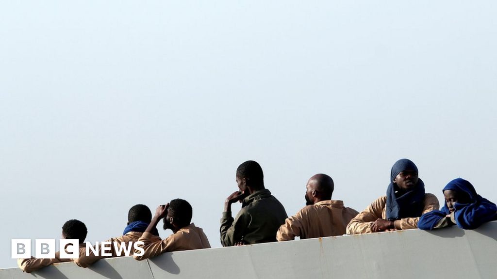 Italy migrants: Amnesty accuses police of torture - BBC News