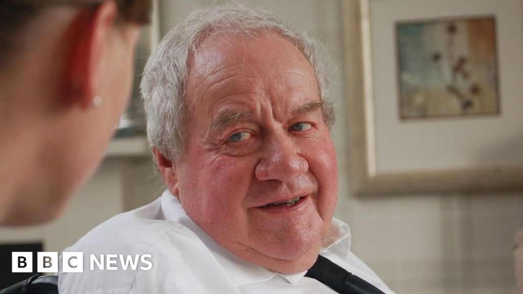 Gravitational waves pioneer Ronald Drever dies - BBC News