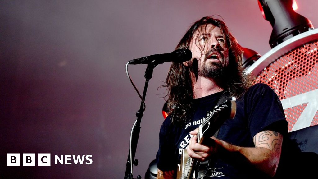 Dave Grohl describes viral fan video as greatest moment - BBC News