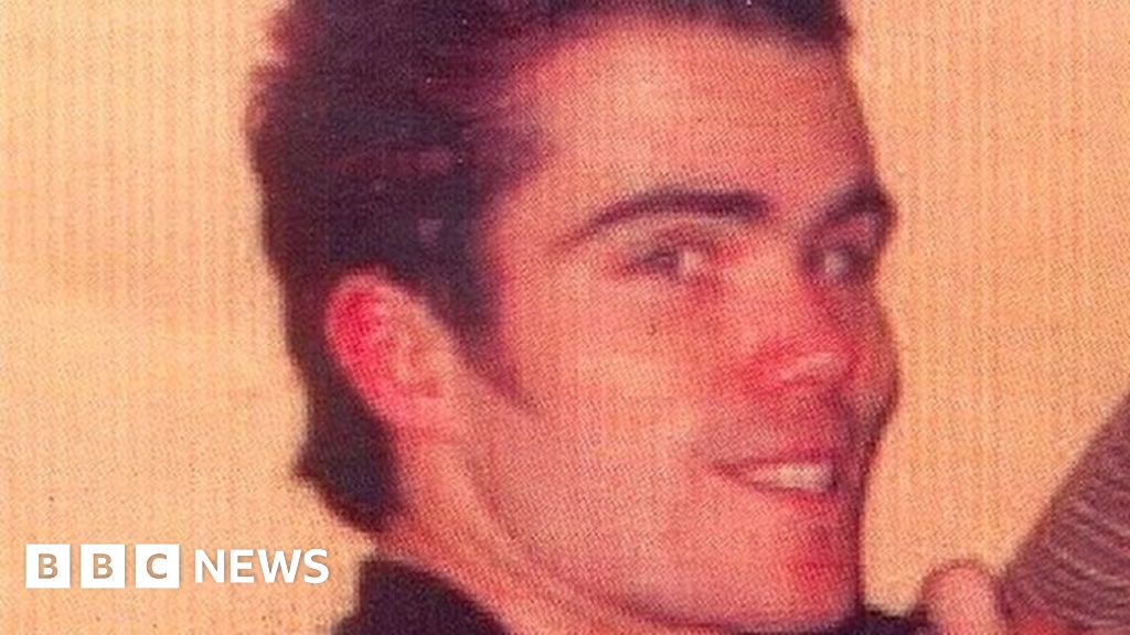 Martin Kelly: Appeal over 2006 new year's day disappearance - BBC News