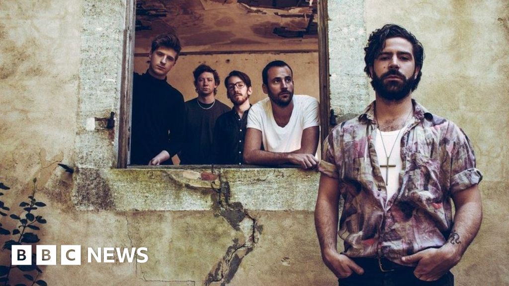 Foals return with music that 'makes you want to smash a room up' - BBC News