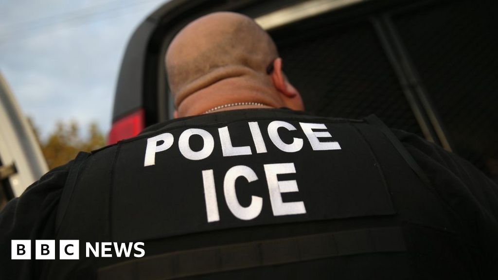 Hillary Clinton calls for end to 'divisive' deportation raids - BBC News