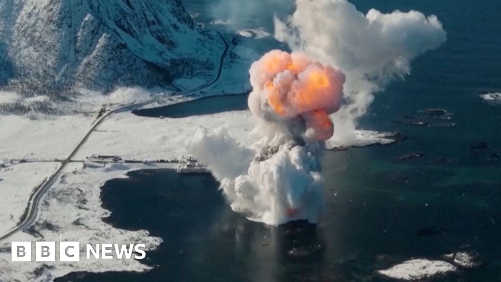 Rocket crashes back to Earth just moments after launch - BBC News