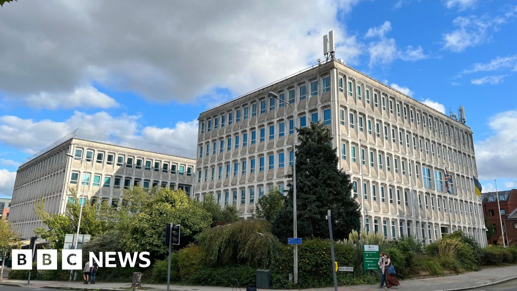 Concerns over proposed sale of Exeter City Council offices - BBC News