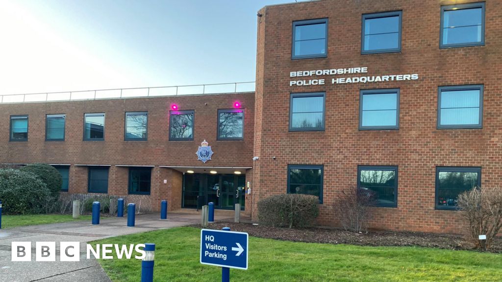Bedfordshire Police officer warned over sick-leave business - BBC News