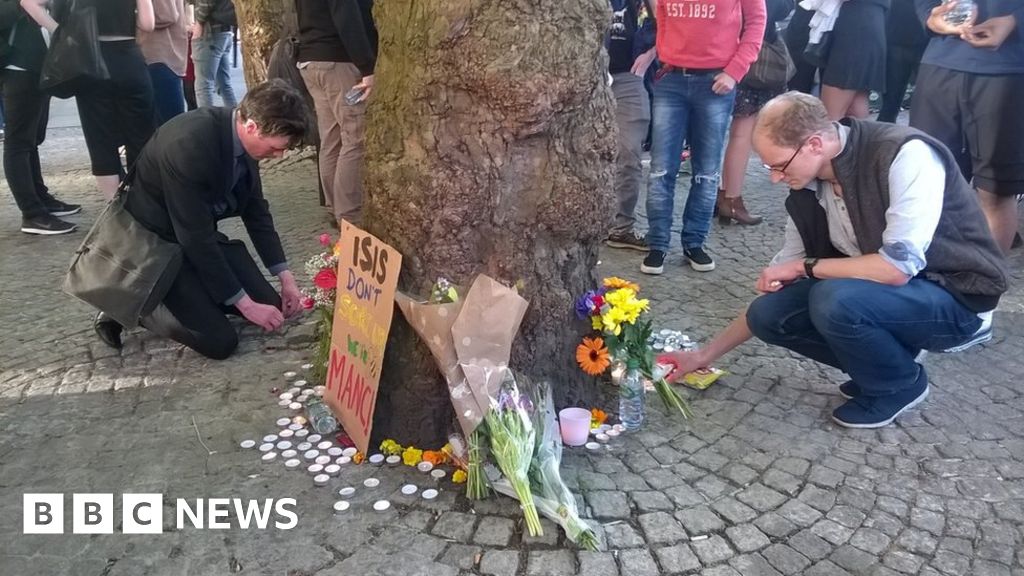 Manchester attack: Vigil finds city defiant in the face of terror - BBC ...