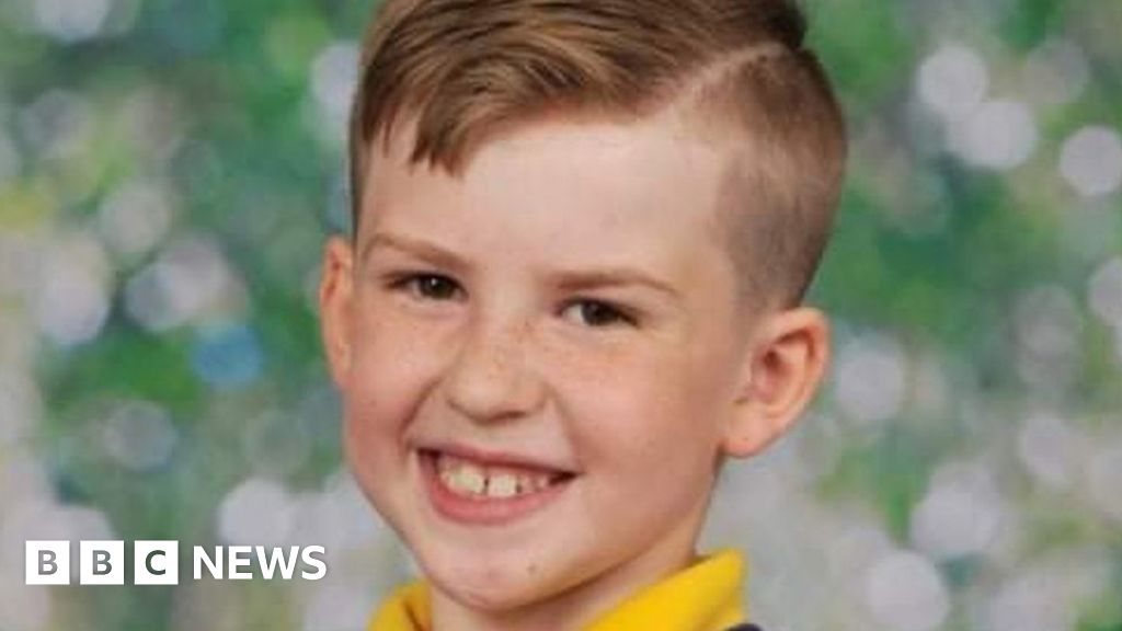 Boy, 8, gives birthday gifts to Stoke-on-Trent homeless shelter - BBC News