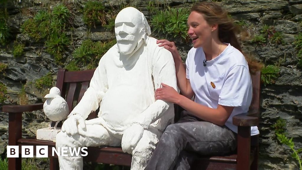 Cornwall sculptor hopes to haul in good luck for fishermen - BBC News
