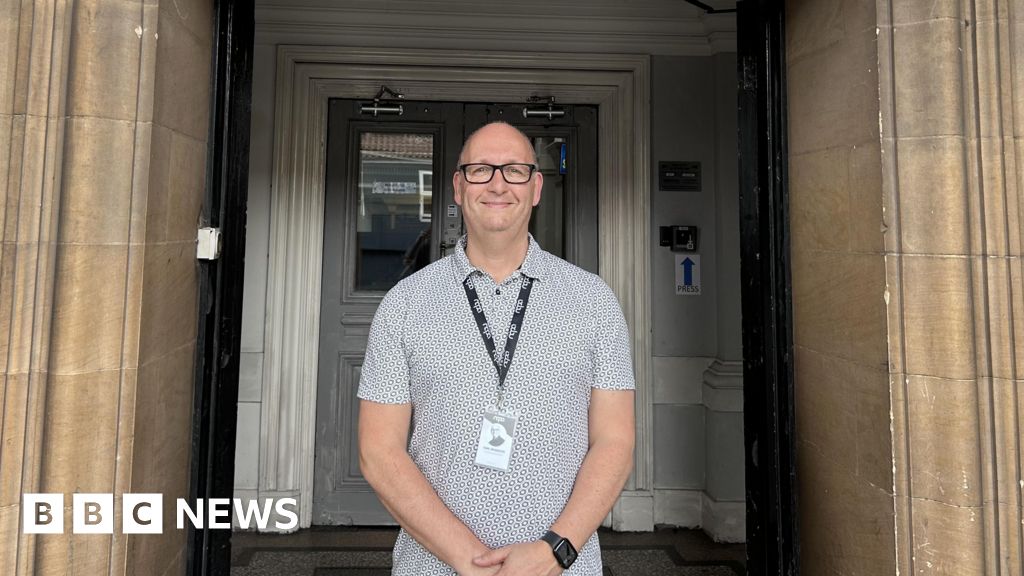 Theatre kept 100 children safe after matinee during Hull riots