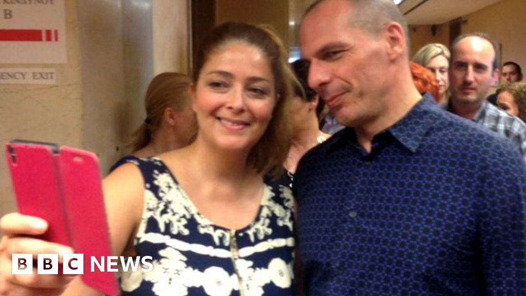 Ex-finance minister Yanis Varoufakis says goodbye to staff - BBC News