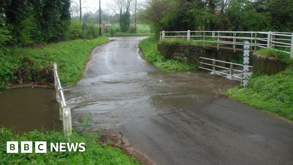 Tas to be the latest river in Norfolk to be 'rewiggled' - BBC News