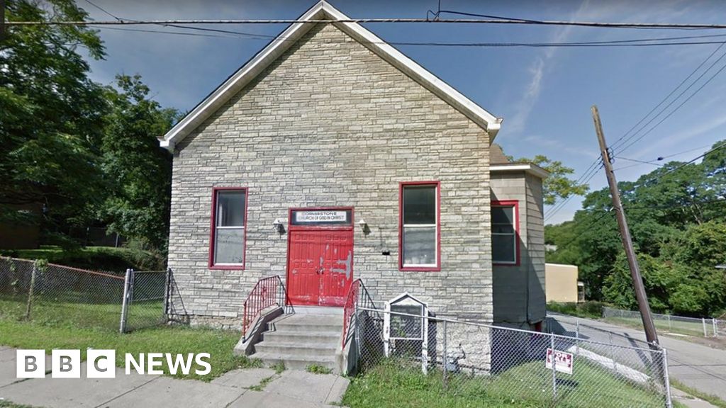 FBI arrests Syrian refugee for church bomb plot - BBC News