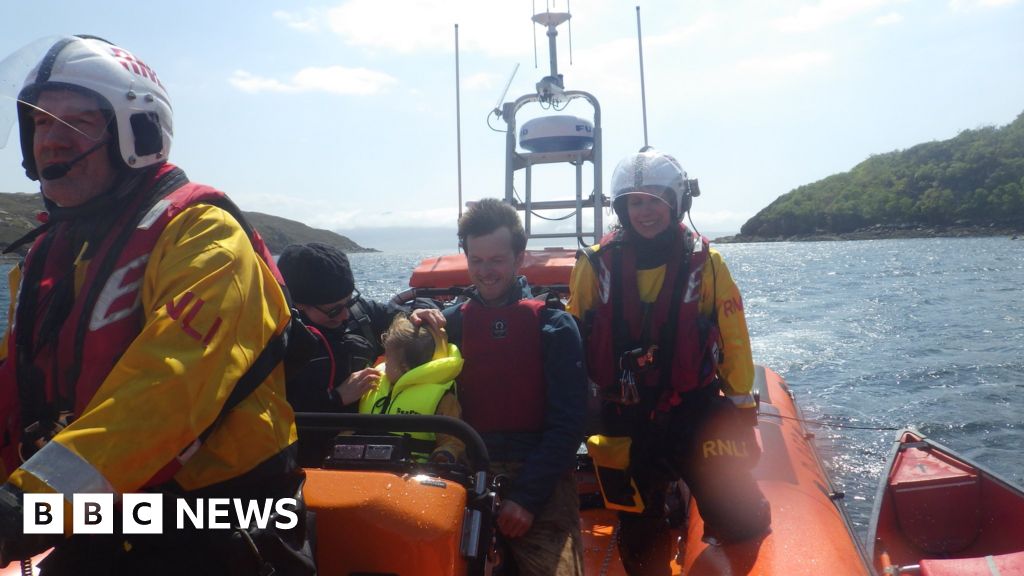 Scottish RNLI crews experience busy holiday weekend - BBC News