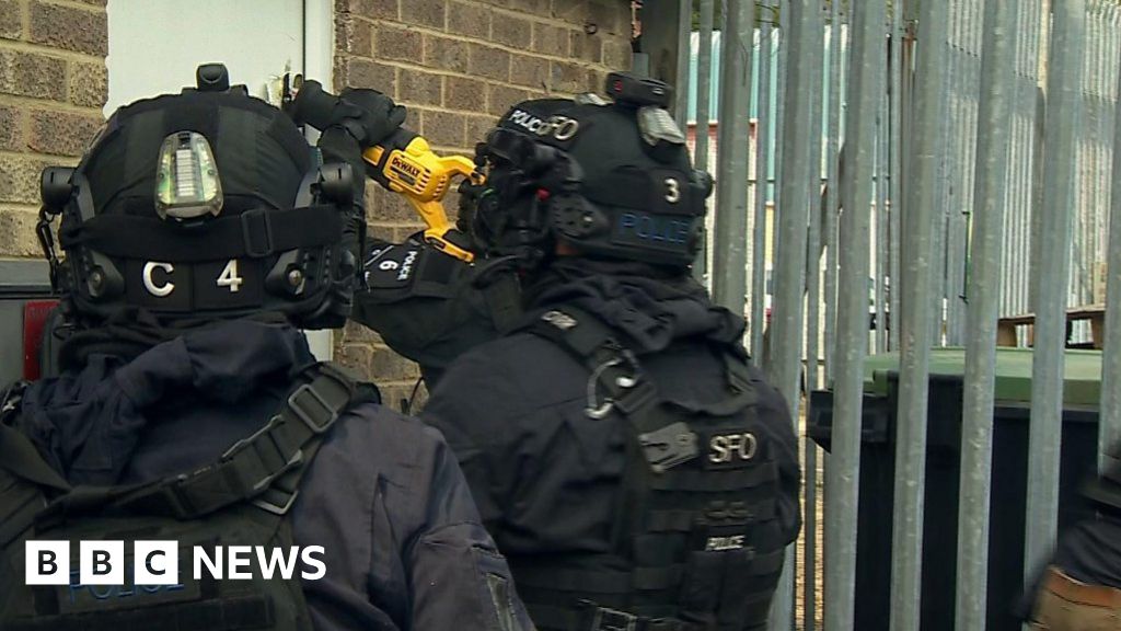 Watch moment Dorset Police cut through door of cannabis farm