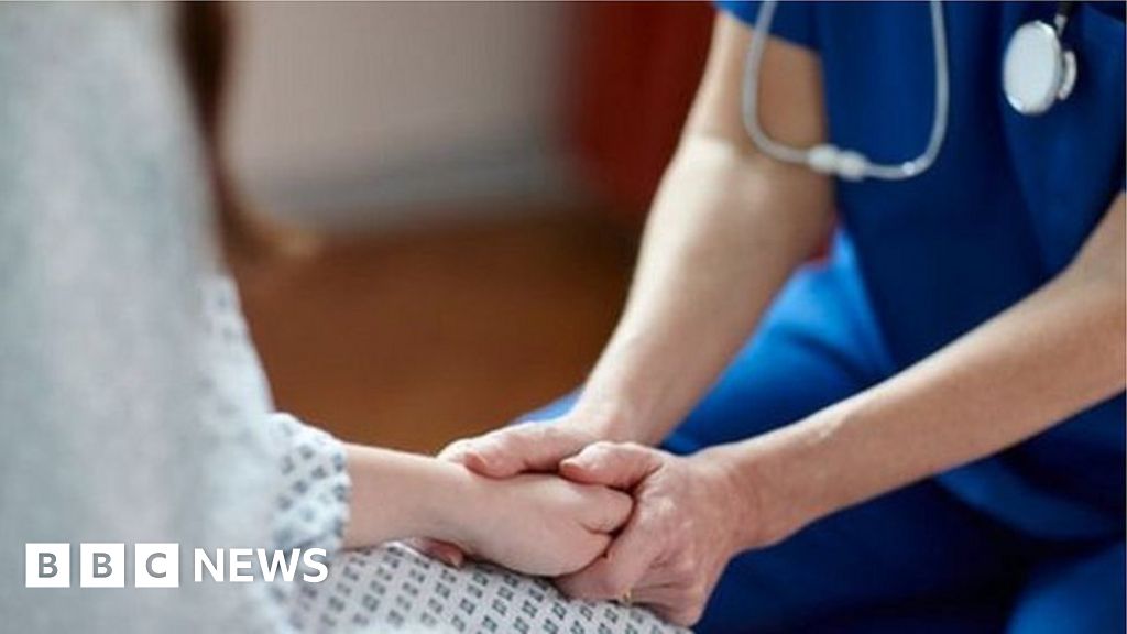 Locum doctor costs in NI 'unsustainable' - BBC News