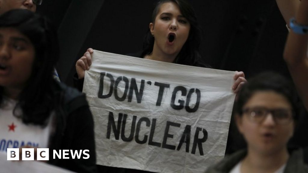 Republicans go 'nuclear' to ram through Trump court nominee - BBC News