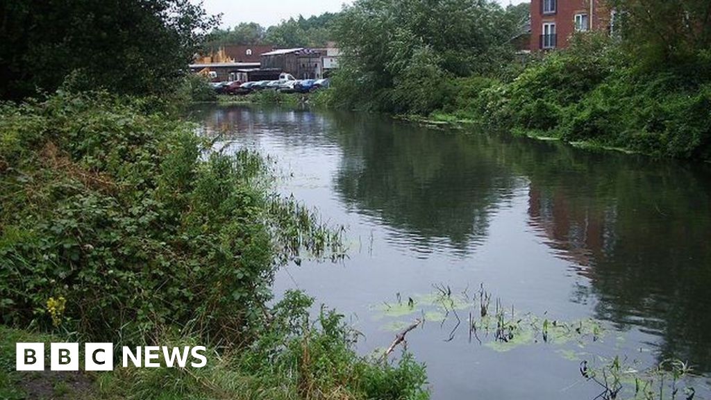 Norwich: Death of man found in river not suspicious - BBC News