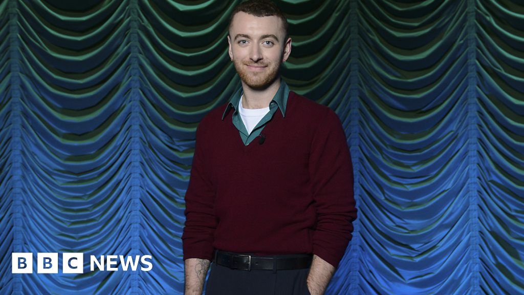 Sam Smith surprises fans on BBC One show - BBC News
