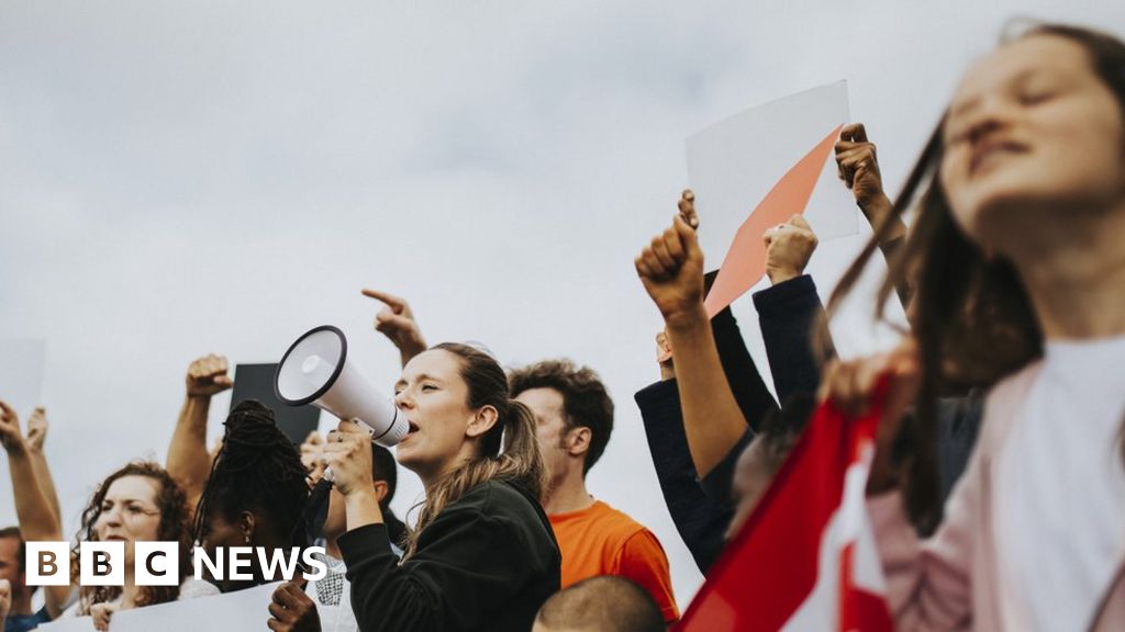 Nazi salutes, laddish societies - how should universities deal with ...