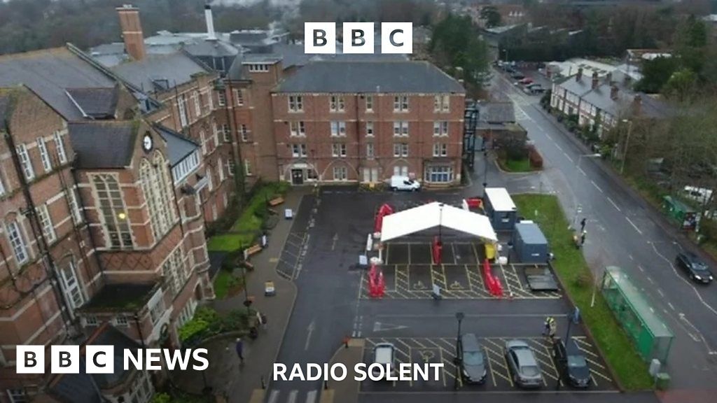 Winchester: Hospital boss updates after critical incident - BBC News