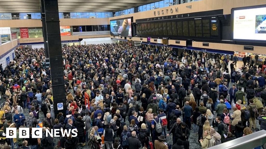 West Midlands Trains: 'Shocking week' of disruption - BBC News