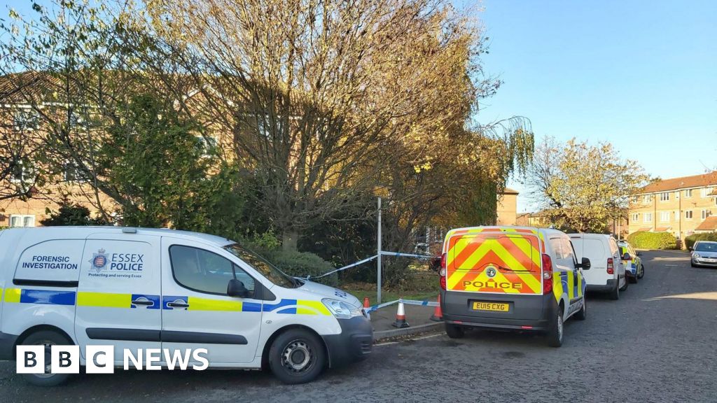 Rochford murder arrest after man dies from serious injuries - BBC News