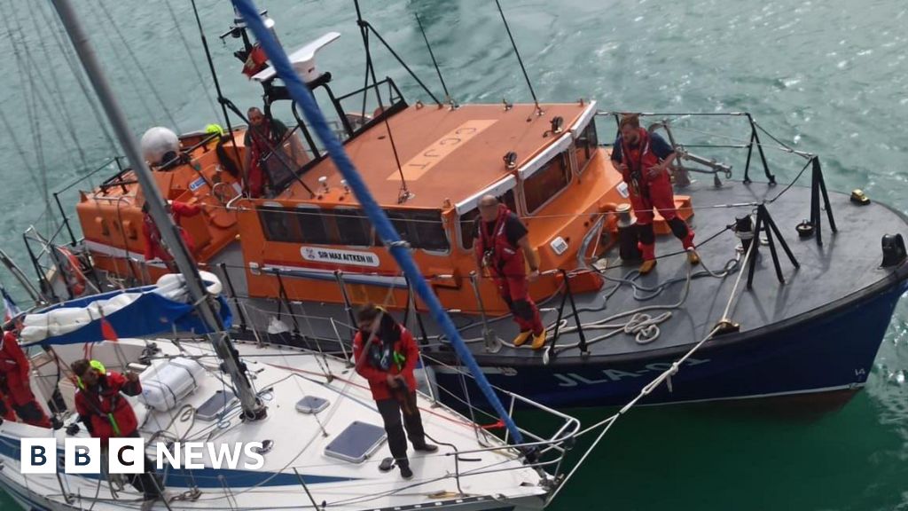 Jersey Lifeboat Association rescues yacht after engine failure - BBC News