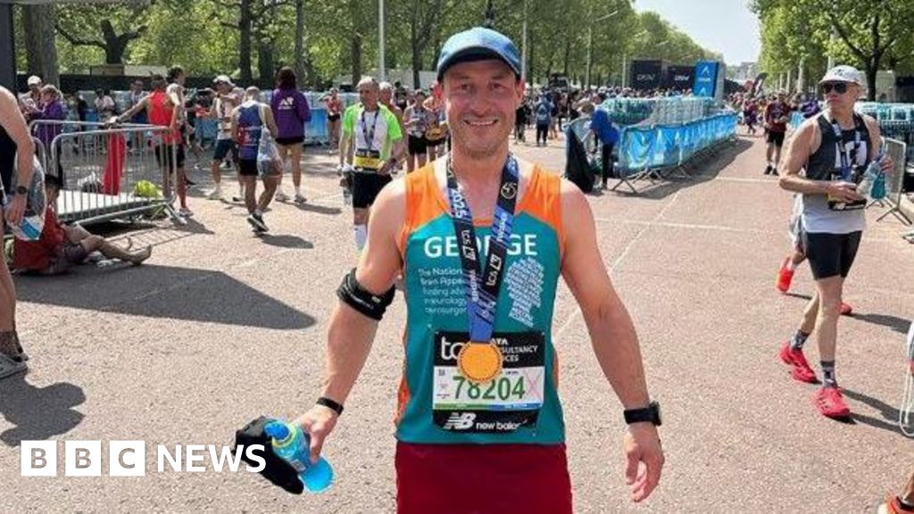 York runner's joy at marathon success after brain tumour surgery - BBC News