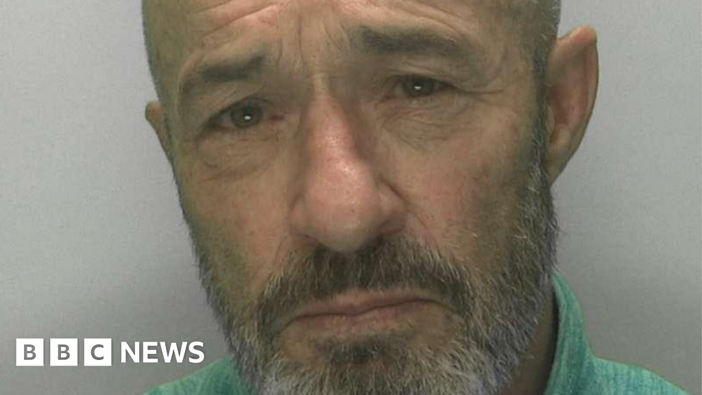 Stalker who set fire to van with ex inside in Alderton jailed - BBC News