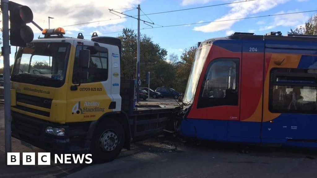 Sheffield tram-train crash: Lorry driver fined - BBC News