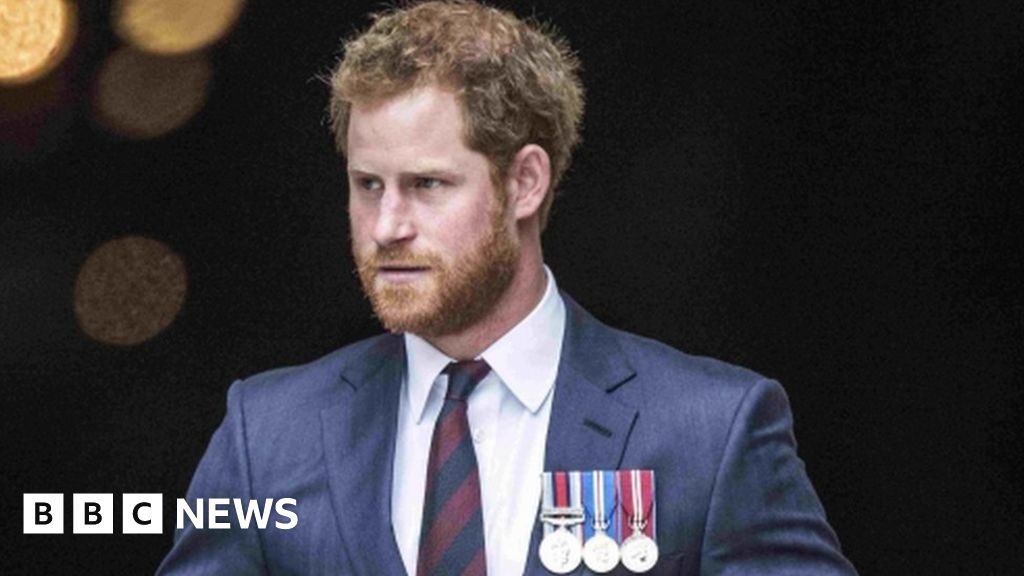 Ex-soldier Paul Brunt cleared of selling Prince Harry tips - BBC News