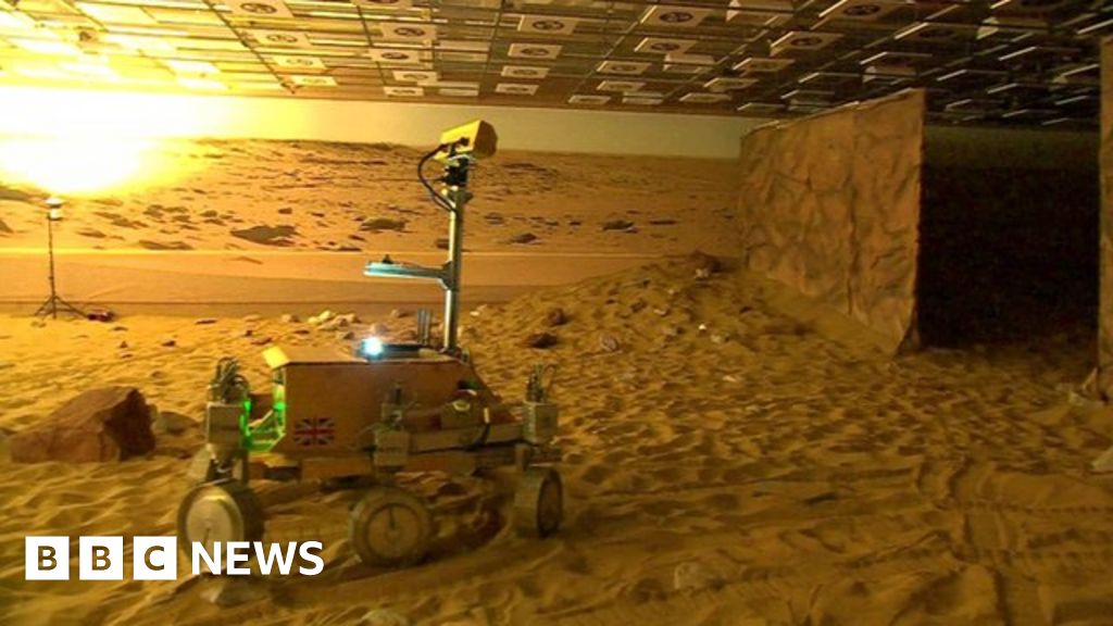 Tim Peake controls remote control Mars rover from ISS - BBC News