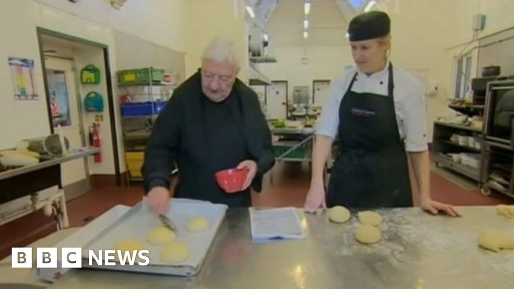 Historic Sally Lunn bun recipe tried out - BBC News