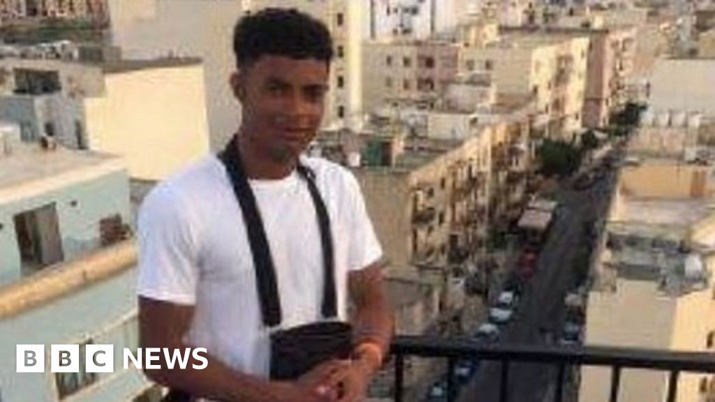 Moston collision: Tributes to teenager Tyrone Anderson - BBC News