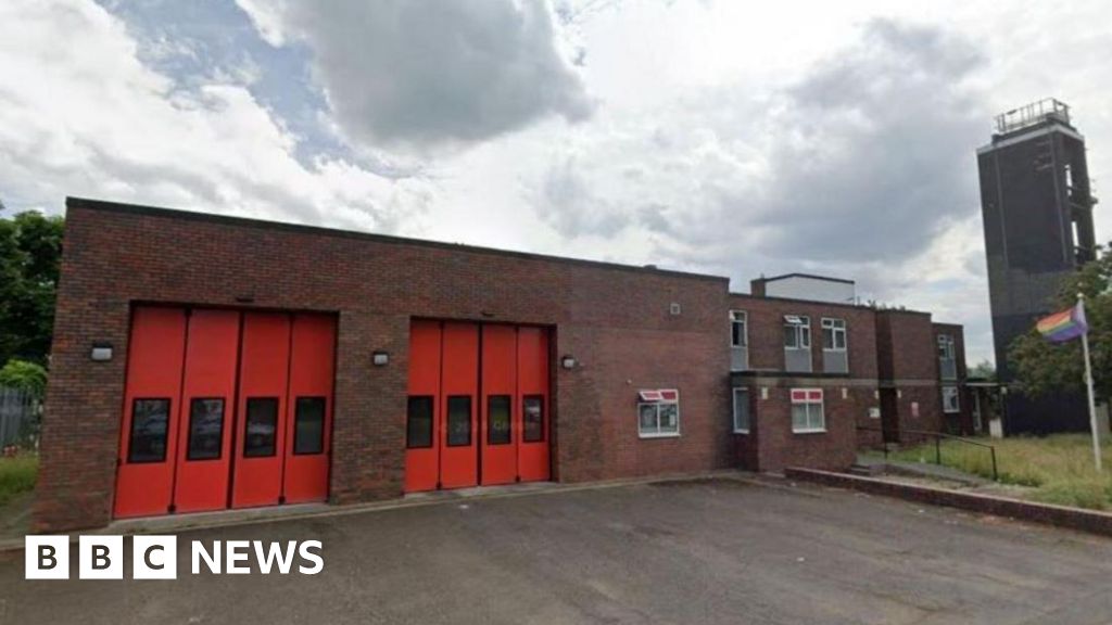 Sheffield Elm Lane fire station rebuild delayed for a year - BBC News
