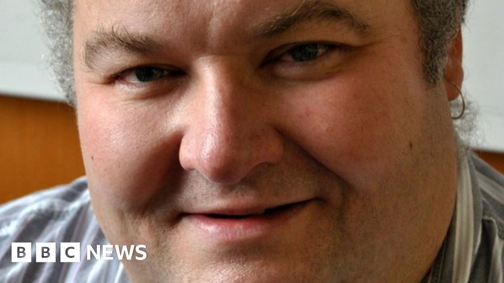 Moray group quits Scottish Women's Aid over man on board - BBC News
