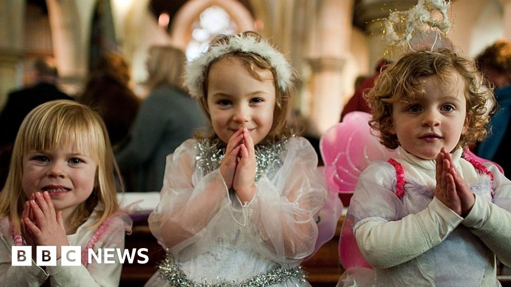 Christmas cheer at Lady Lumley's School after ban lifted - BBC News