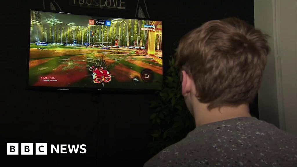 Bullying 'real issue' for young people playing online games - BBC News